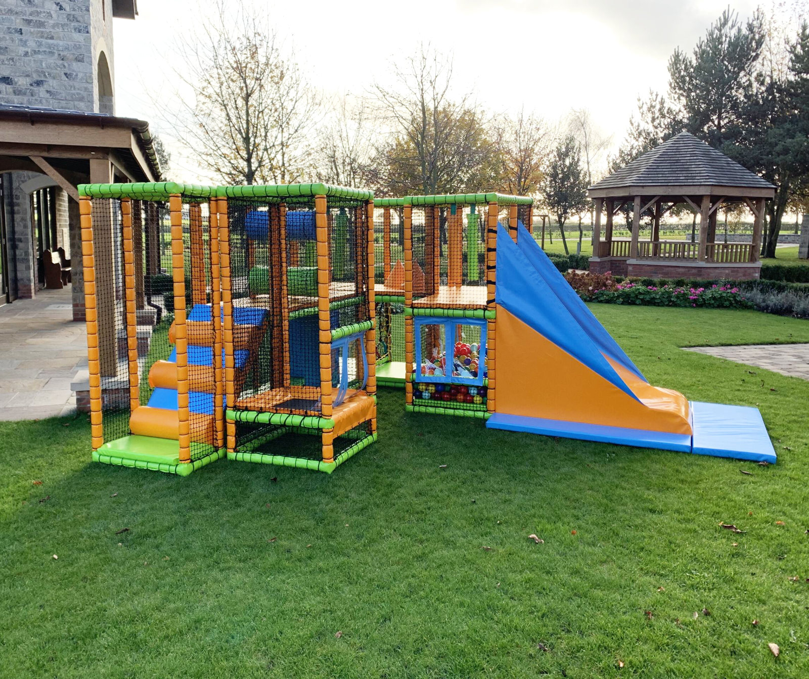 Interactive Equipment - Touch Screen Tables, TVs and Tablets | Play ...